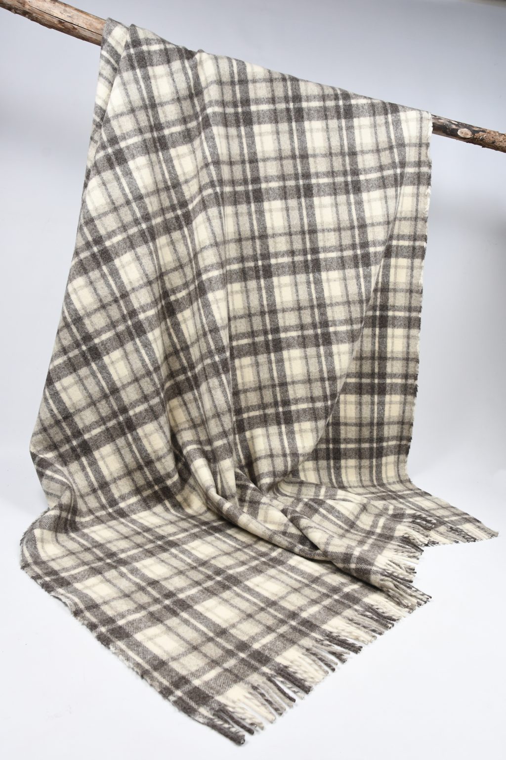 Plaid en laine : 41 modèles tissés en France
