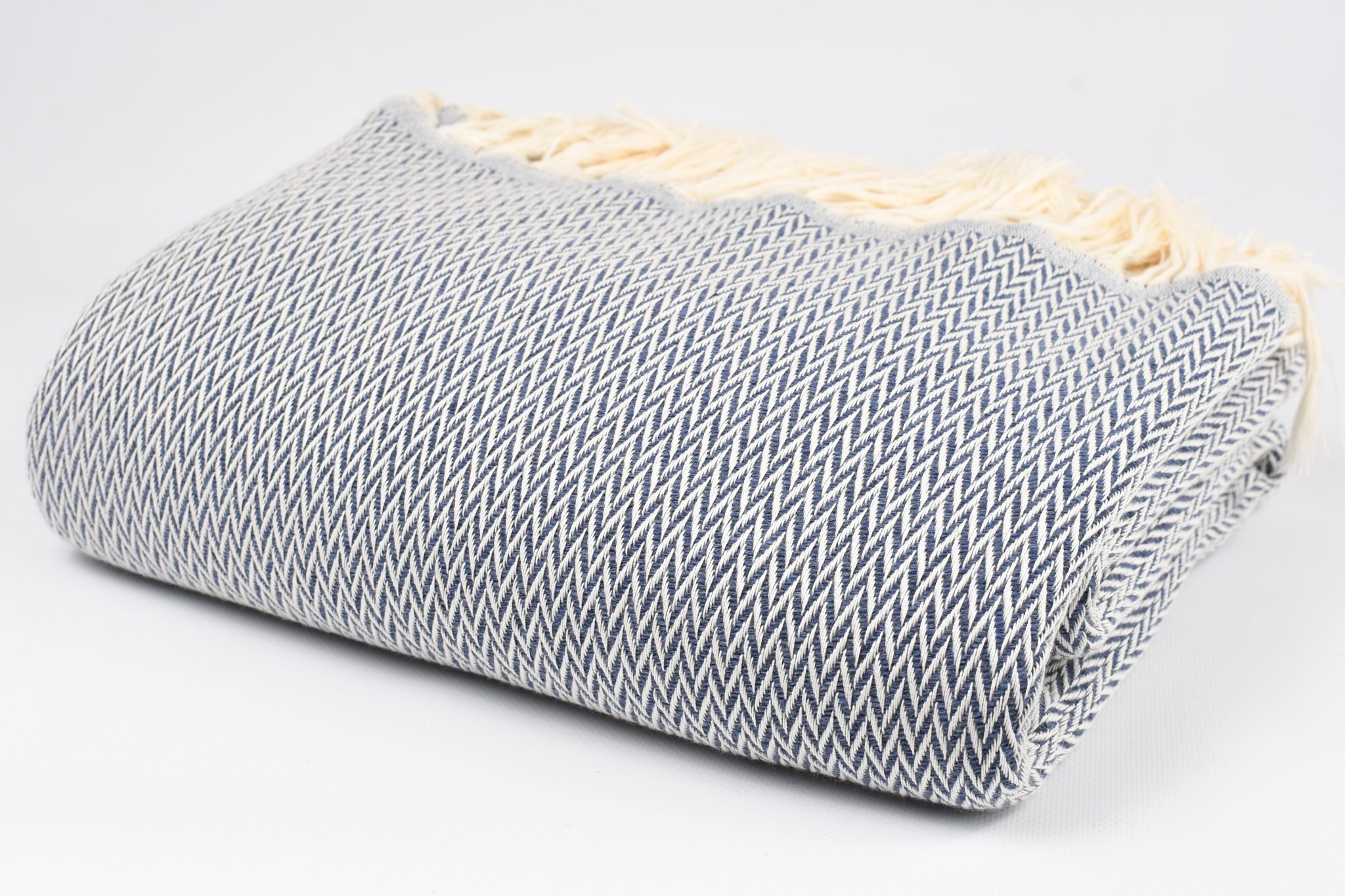 Plaid en laine : 41 modèles tissés en France
