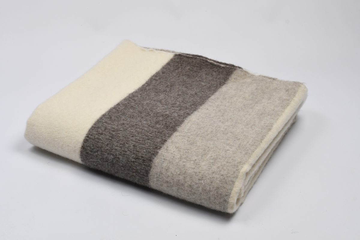 Plaid en laine : 41 modèles tissés en France