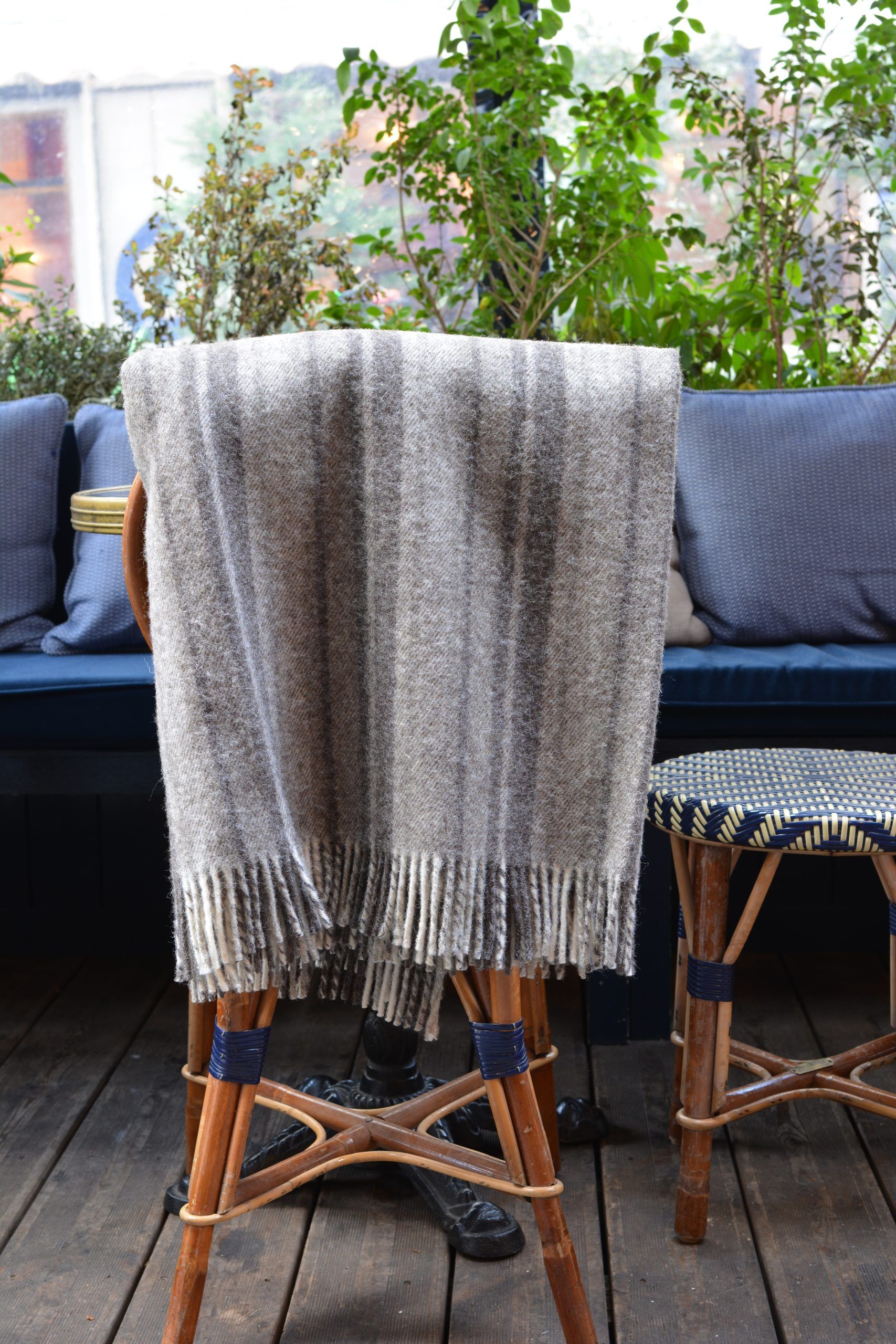 Plaid anti-froid en terrasse à Paris - Les Toiles de la Montagne Noire